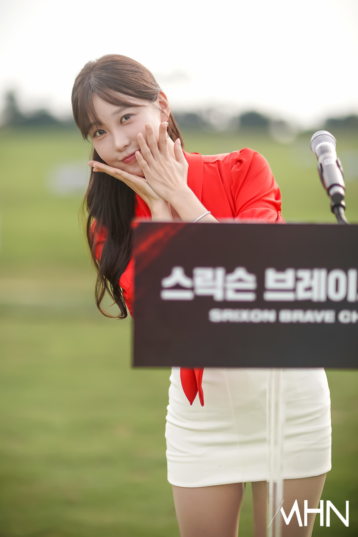 [mhn포토] 상큼 발랄한 김윤희 아나운서, 시작합니다