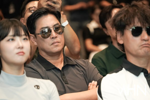 [mhn포토] 김성수 배우, P8CB 아이언 내게 맞을 듯